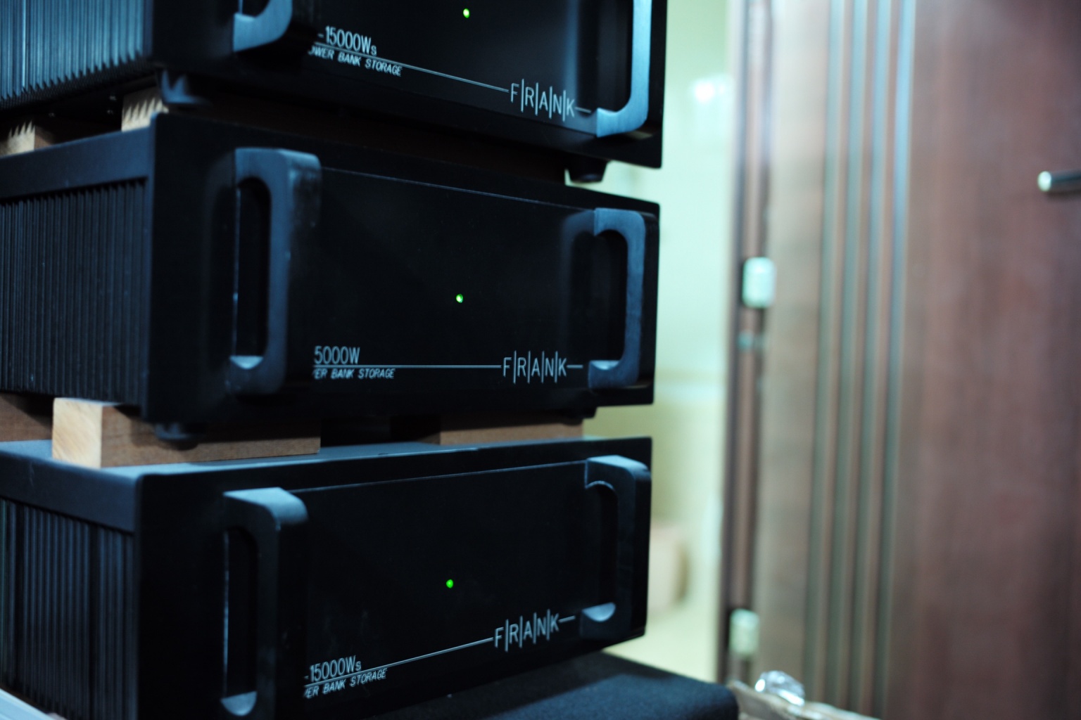 Frank Acoustics Ultra Bank UB25000Ws & Power Bank PB15000Ws - Analogue ...